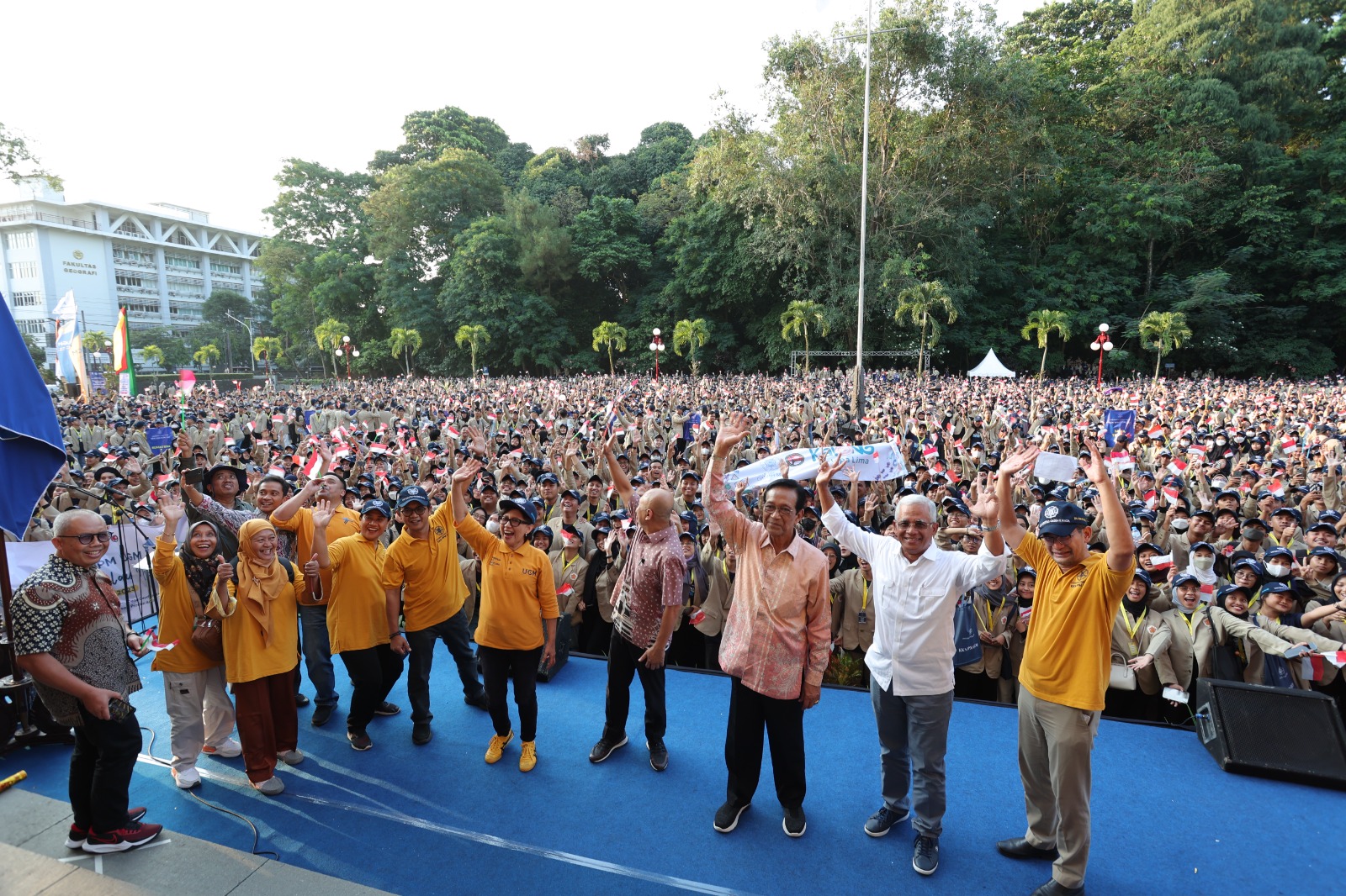 UGM Sends Thousands of Students for Community Empowerment in 400 ...