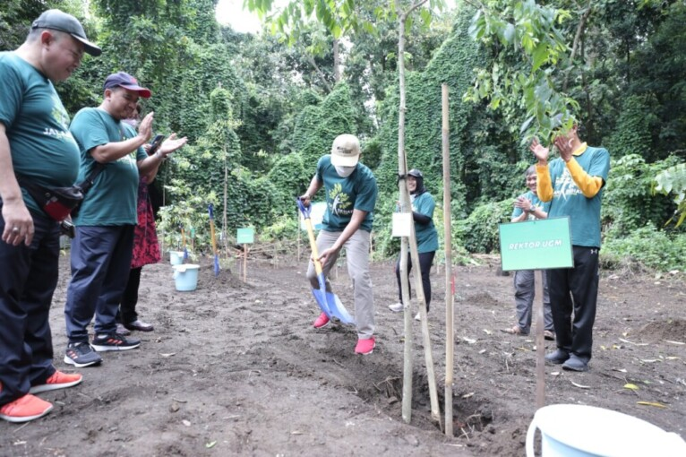 Water-Efficient Landscaping at UGM: Implementing Drought-Tolerant Plant ...